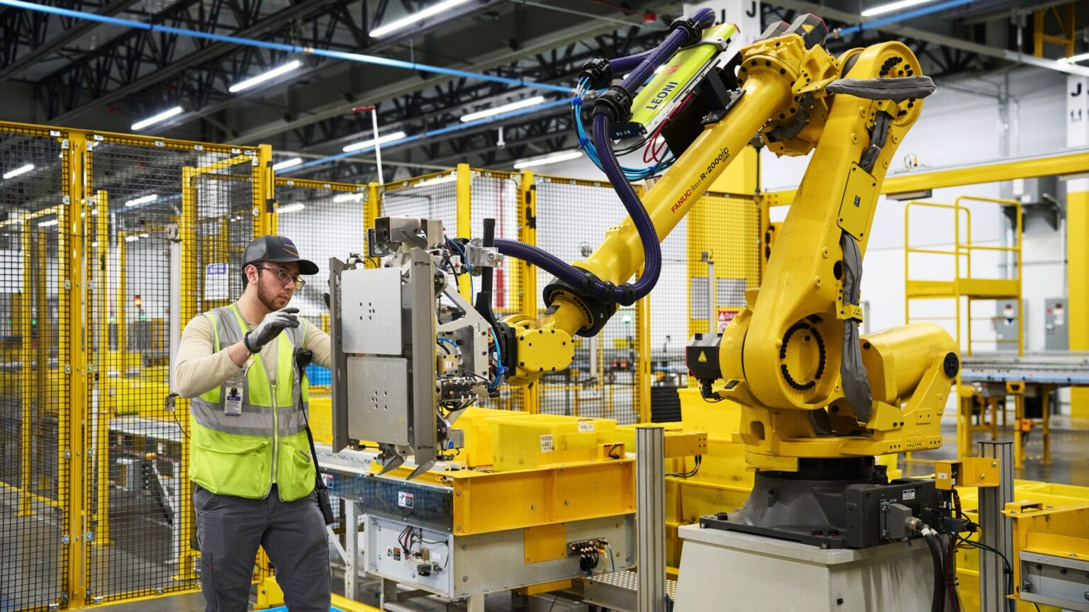 Perché Amazon ha inaugurato in Italia il suo primo Operations ...
