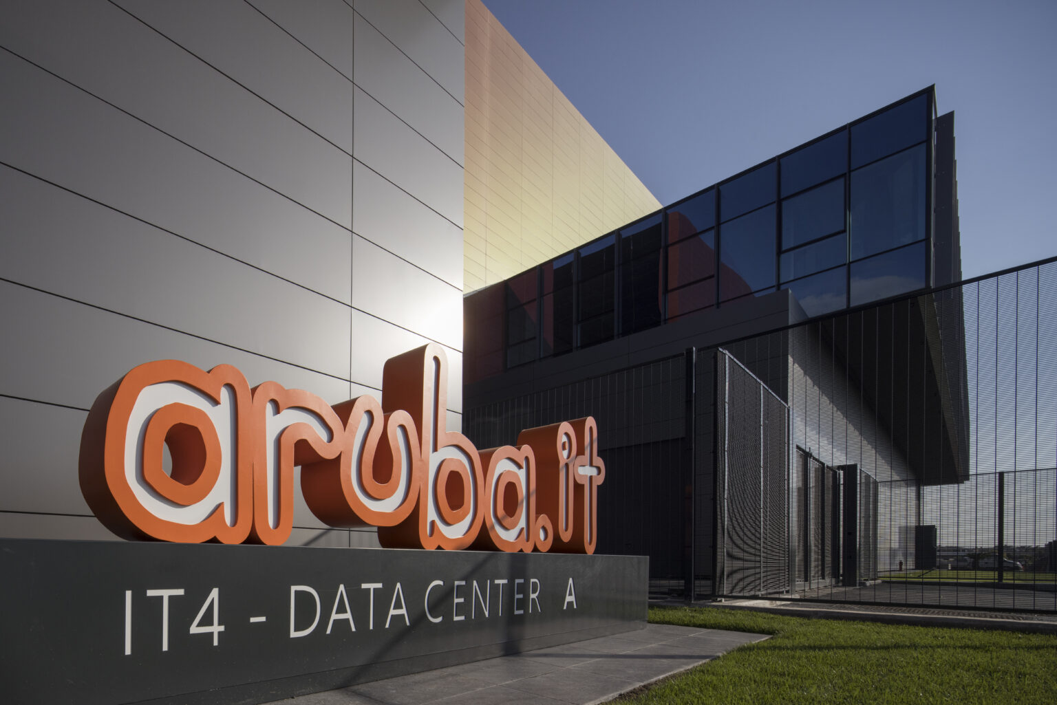 Aruba, una storia di innovazione italiana: la governance interna e l'open innovation con le ...